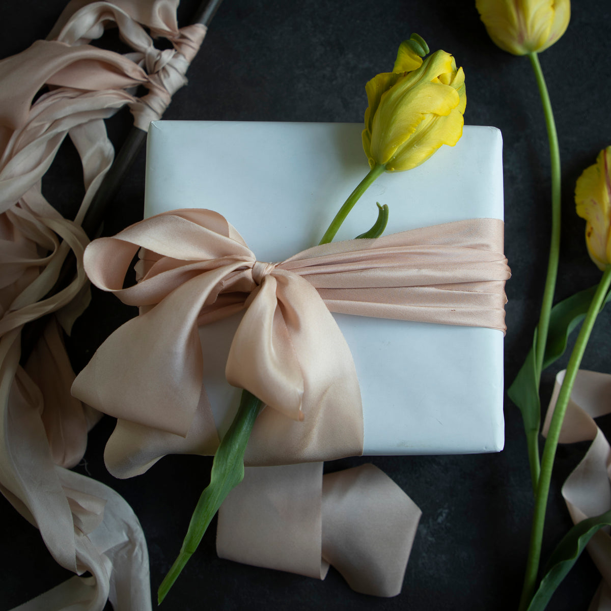 DIY / Make Blush Pink Silk Ribbons with Avocado Pits – Silk & Willow