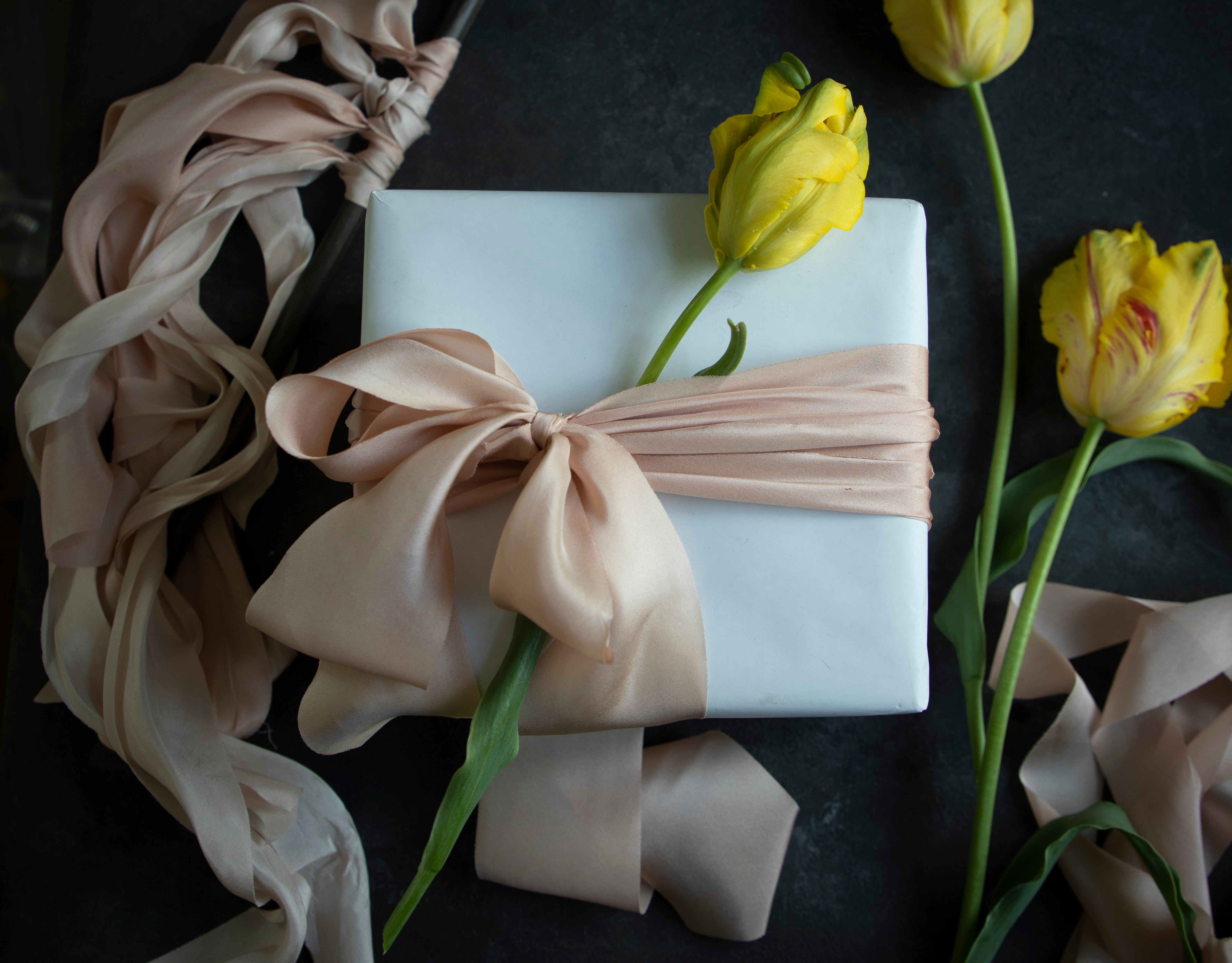 DIY / Make Blush Pink Silk Ribbons with Avocado Pits – Silk & Willow